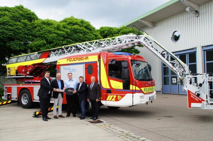 Feuerwehr Neu-Ulm stellt neue Drehleiter in Dienst